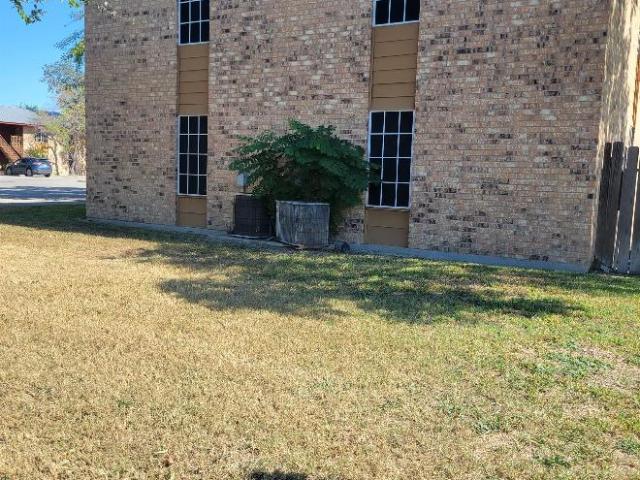 2 Br, 1 bath, Apartment 600 East Crockett Street