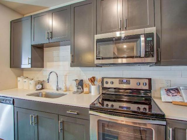 2 Br, 1 bath, Apartment 601 Meeting St