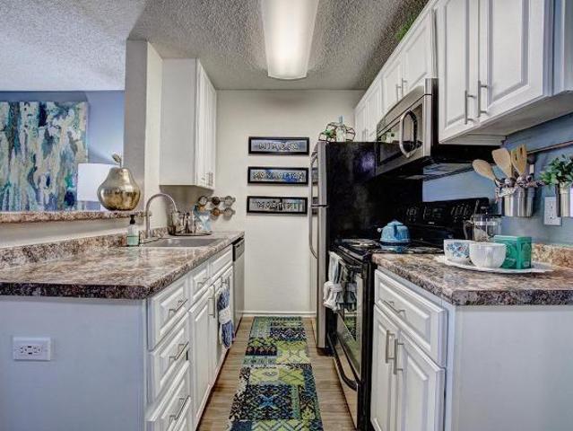2 Br, 1 bath, Apartment 601 S Alma School Rd