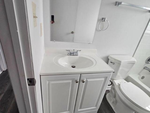 2 Br, 1 bath, Apartment 6021 Canden Ave