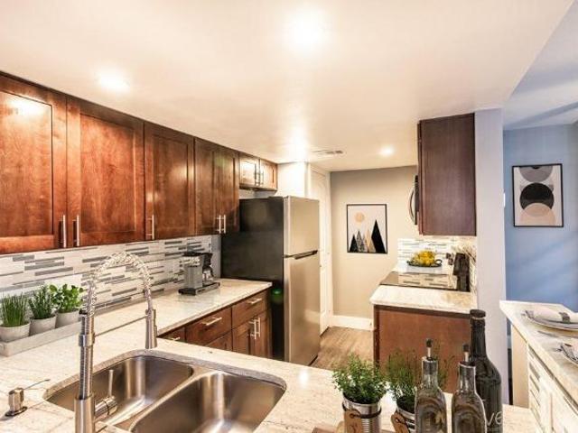 2 Br, 1 bath, Apartment 6033 E Northwest Hwy