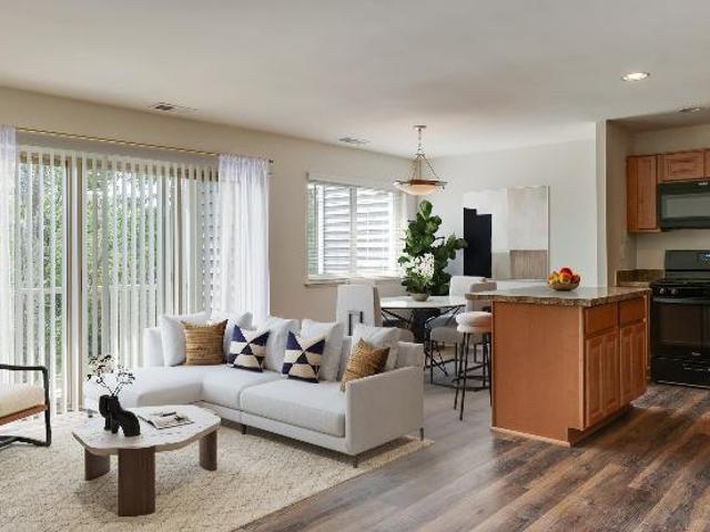 2 Br, 1 bath, Apartment 614 Oakland Hills Drive