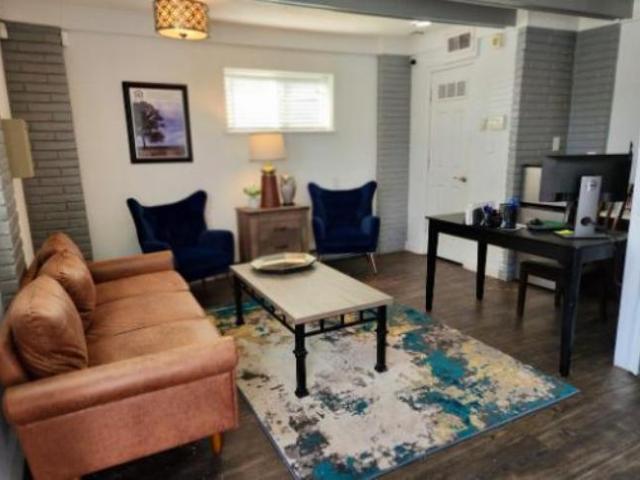 2 Br, 1 bath, Apartment 6101 N May Ave