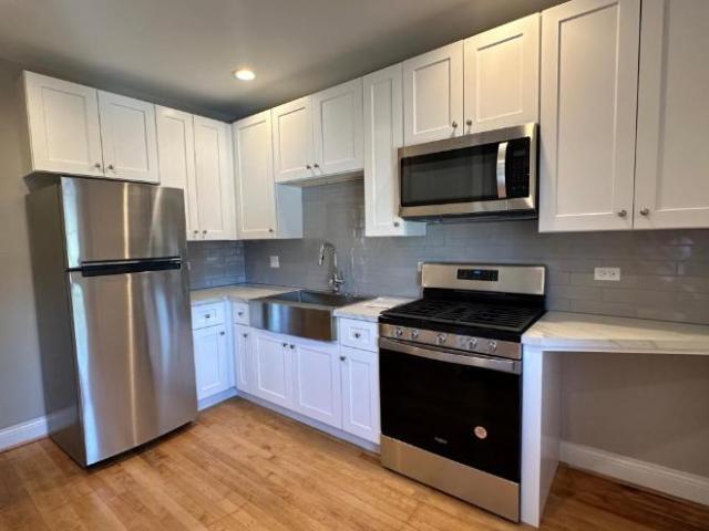 2 Br, 1 bath, Apartment 6118 S Whipple St