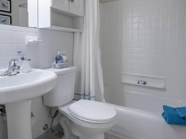 2 Br, 1 bath, Apartment 624 Walpole St