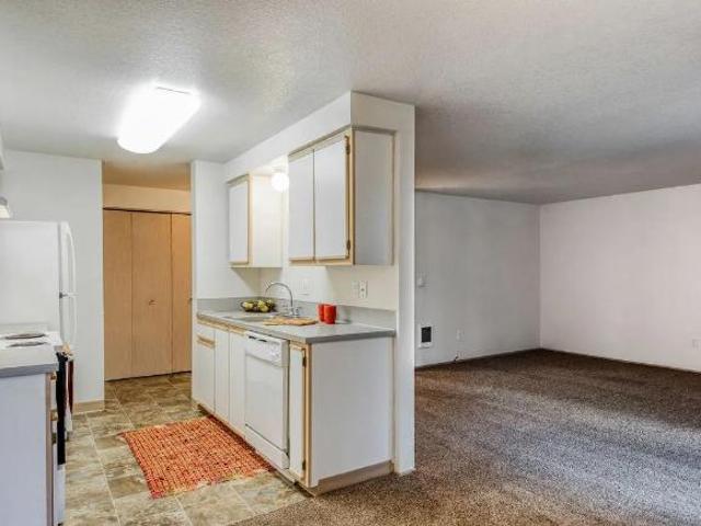 2 Br, 1 bath, Apartment 626 Parkmeadow Loop Ne