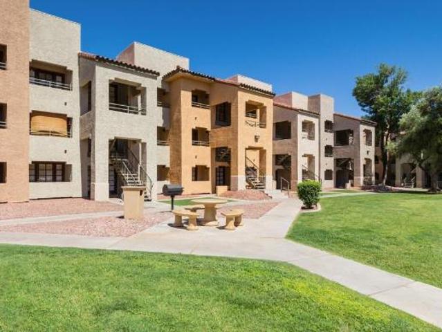 2 Br, 1 bath, Apartment 6201 West Olive Avenue