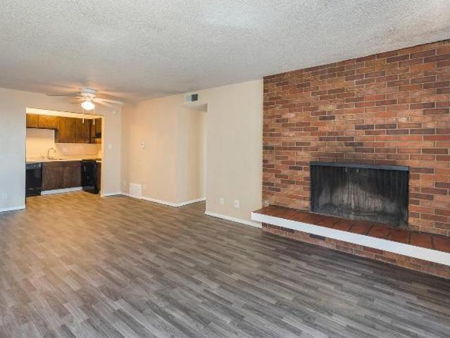2 Br, 1 bath, Apartment 620 North Murray Boulevard