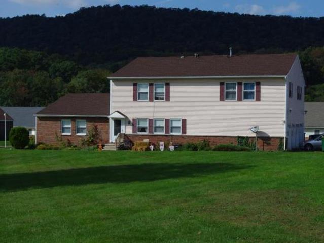 2 Br, 1 bath, Apartment 620 Briar Manor