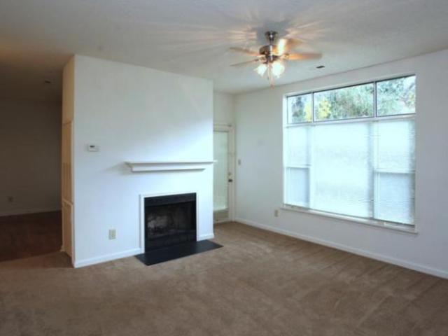 2 Br, 1 bath, Apartment 6210 St Regis Cir