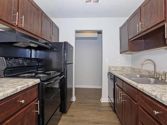 2 Br, 1 bath, Apartment 6220 Murray Dr