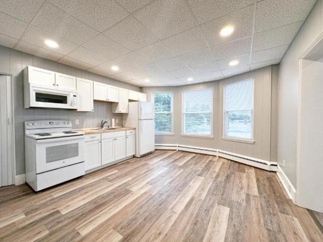 2 Br, 1 bath, Apartment 62 Jefferson St