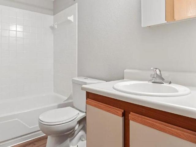 2 Br, 1 bath, Apartment 6325 Garden Rd