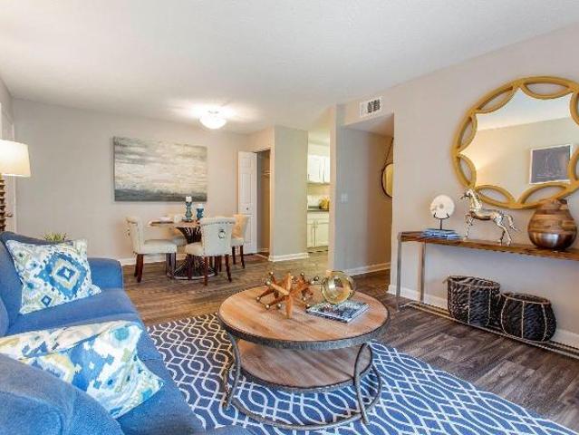 2 Br, 1 bath, Apartment 6520 Dorchester Rd
