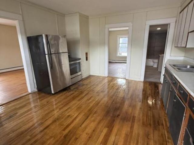 2 Br, 1 bath, Apartment 653 Cheshire St