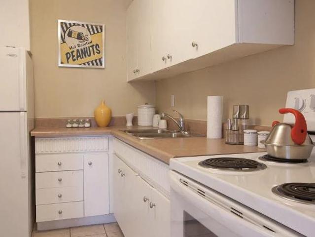 2 Br, 1 bath, Apartment 65 High Park Ave