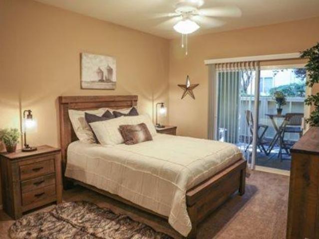 2 Br, 1 bath, Apartment 6601 Blue Oaks Road