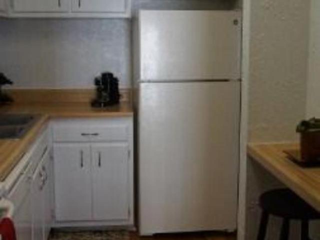 2 Br, 1 bath, Apartment 6625 Lake Hill Dr