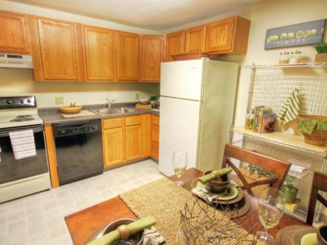 2 Br, 1 bath, Apartment 670 Princeton Boulevard