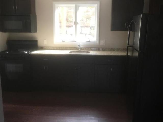 2 Br, 1 bath, Apartment 671 Durfee Street