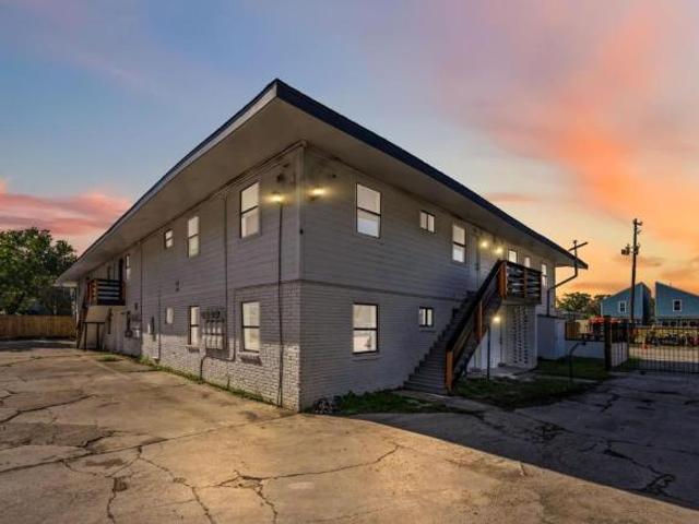 2 Br, 1 bath, Apartment 6811 Del Rio St