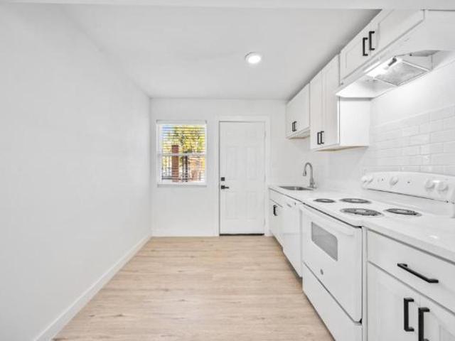 2 Br, 1 bath, Apartment 6811 Del Rio St