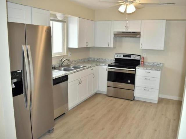 2 Br, 1 bath, Apartment 6823 Western Pl