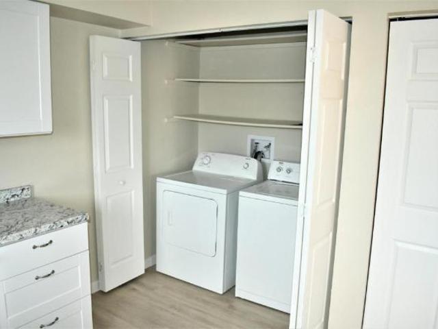2 Br, 1 bath, Apartment 6829 Western Pl