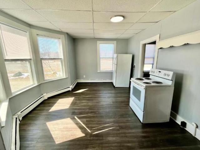 2 Br, 1 bath, Apartment 69 Lincoln St