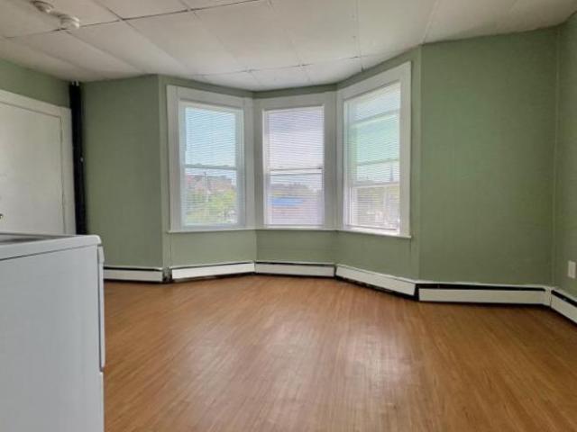 2 Br, 1 bath, Apartment 69 Lincoln St