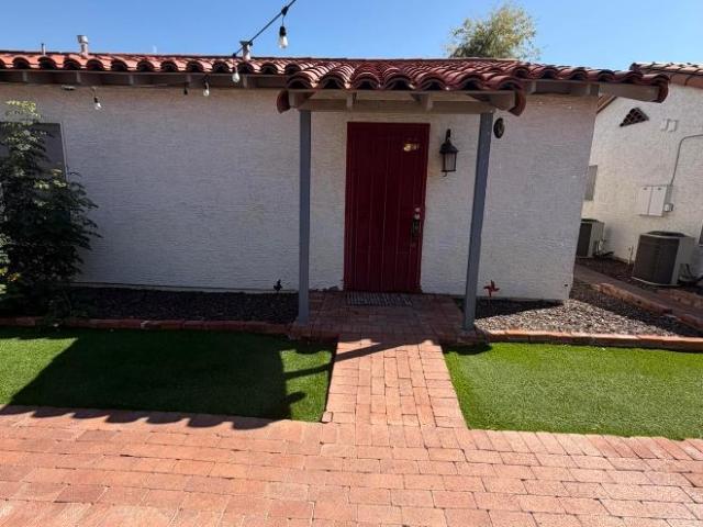 2 Br, 1 bath, Apartment 706 West Taylor Street