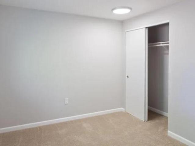 2 Br, 1 bath, Apartment 700 SW Eastman Pkwy