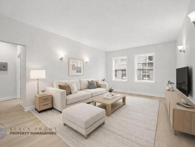 2 Br, 1 bath, Apartment 702 708 S Mariposa Ave