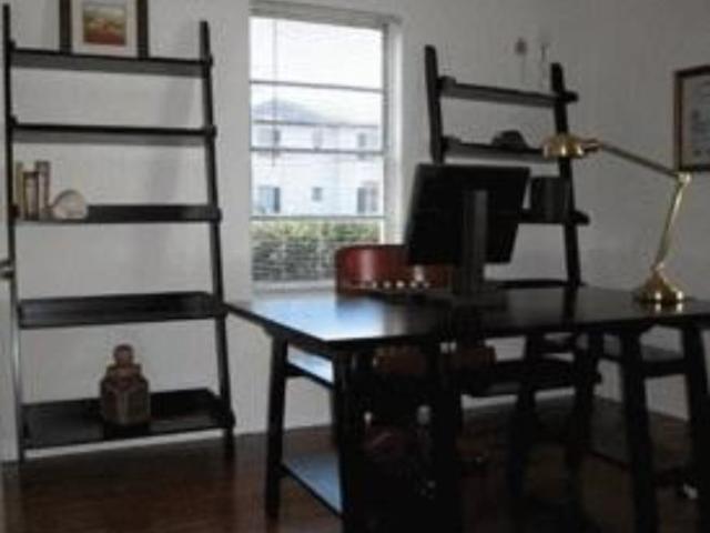 2 Br, 1 bath, Apartment 703 Twin Oaks Dr