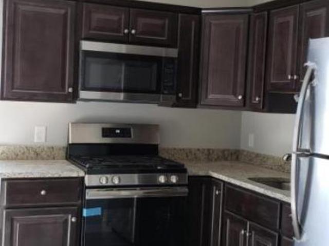 2 Br, 1 bath, Apartment 70 Plain St
