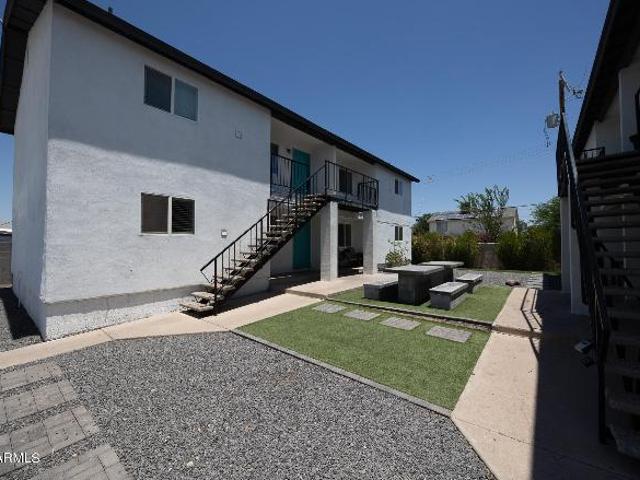 2 Br, 1 bath, Apartment 719 N 12th Avenue