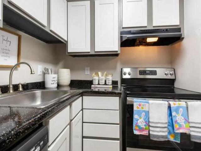 2 Br, 1 bath, Apartment 710 Lindh Rd