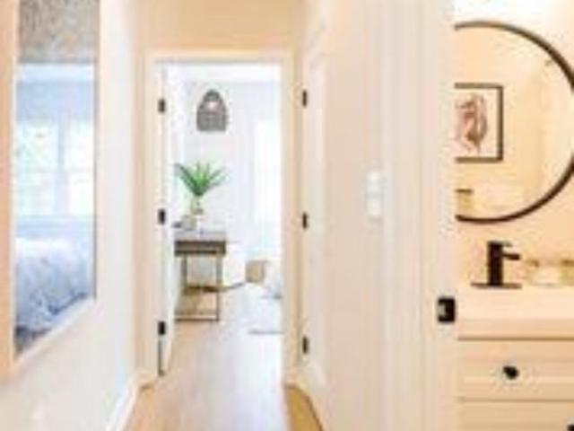 2 Br, 1 bath, Apartment 711 E St Se