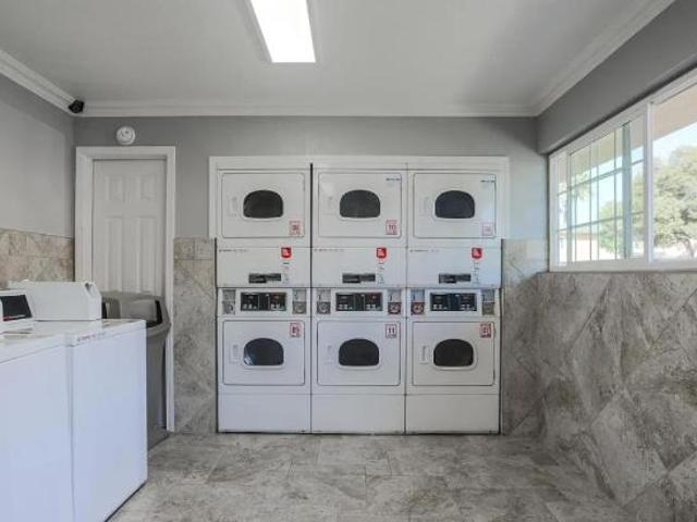 2 Br, 1 bath, Apartment 713 E Travis Blvd