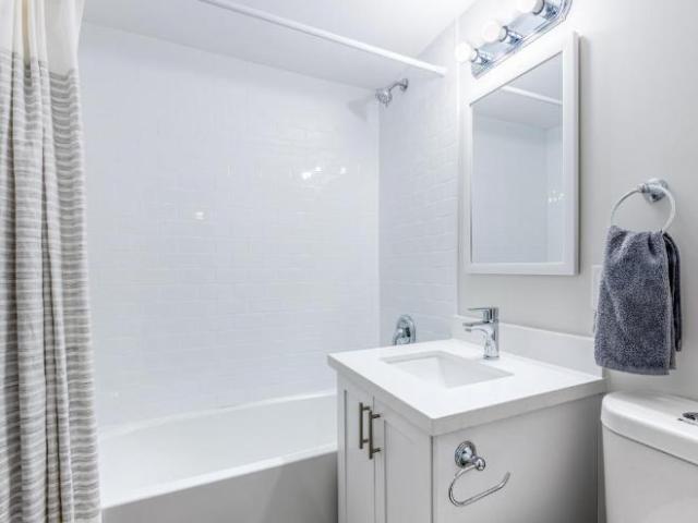 2 Br, 1 bath, Apartment 71 Parkwoods Village Dr