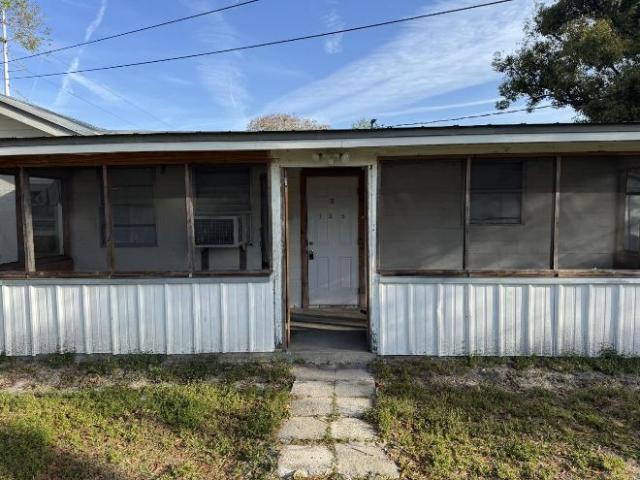 2 Br, 1 bath, Apartment 725 North Chestnut Road