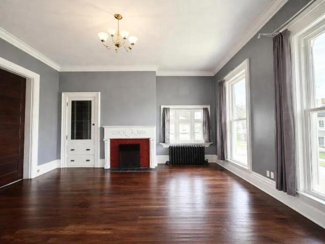 2 Br, 1 bath, Apartment 726 N Downing St