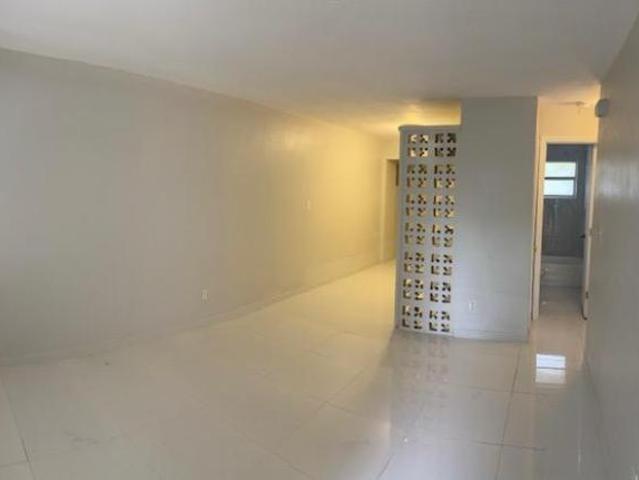 2 Br, 1 bath, Apartment 721 Nw 4th Ave