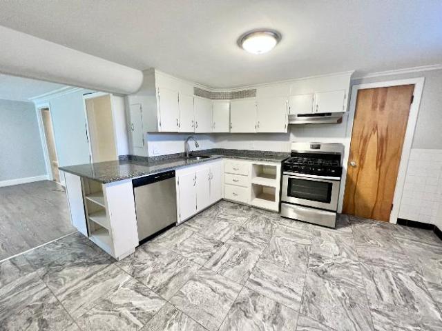 2 Br, 1 bath, Apartment 72 Lyman Street