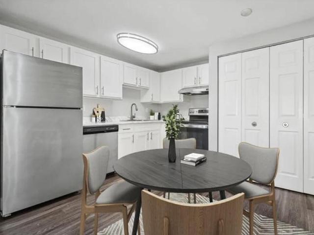 2 Br, 1 bath, Apartment 738 Plain Street