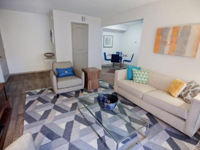 2 Br, 1 bath, Apartment 7300 Parkridge Blvd