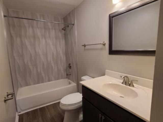 2 Br, 1 bath, Apartment 7440 Tennessee Dr