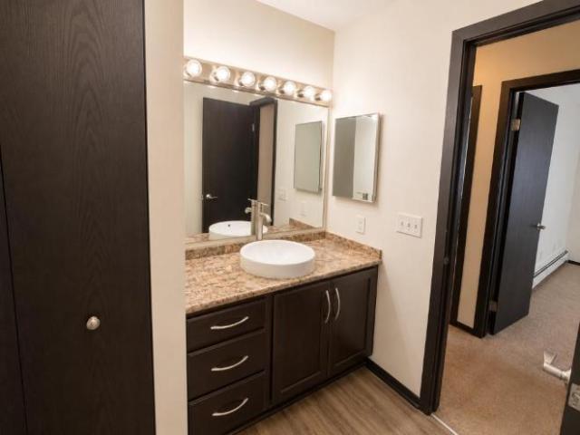 2 Br, 1 bath, Apartment 7456 Huntington Dr