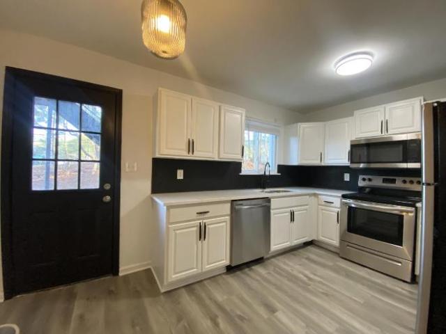 2 Br, 1 bath, Apartment 740 Mozley Drive Southeast