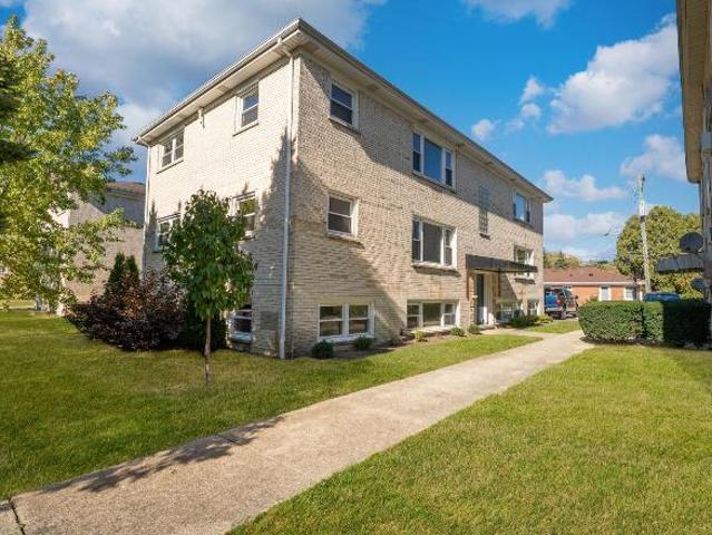 2 Br, 1 bath, Apartment 740 E North Broadway St